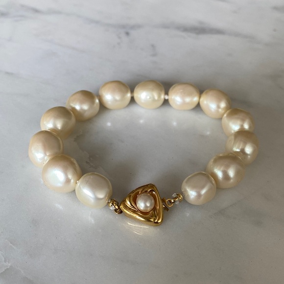 Jewelry | Vintage Faux Pearl Bracelet Lci | Poshmark